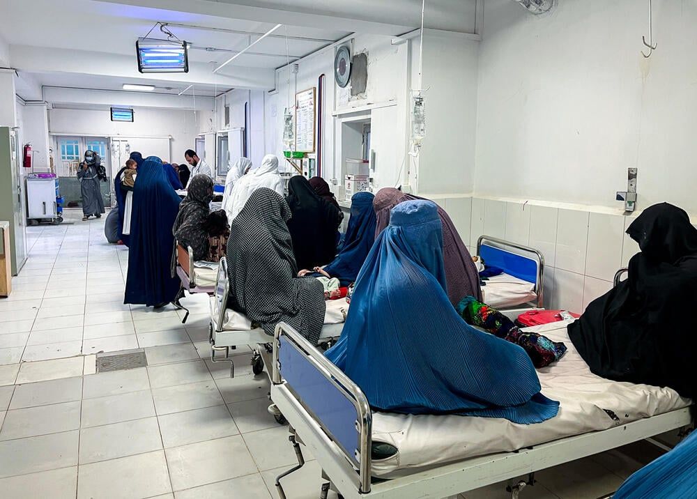 بې پولې ډاکټران: د بست روغتون په بېړنۍ څانګه کې د ناروغانو شمېر دوه ...