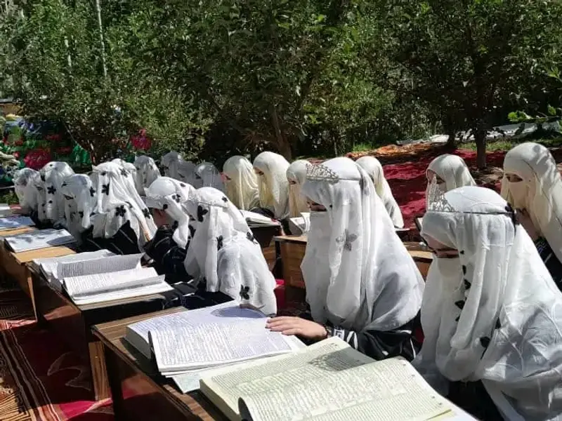 یک مدرسه مذهبی در بدخشان برای دختران فارغالتحصیل مراسم «گذاشتن چادر