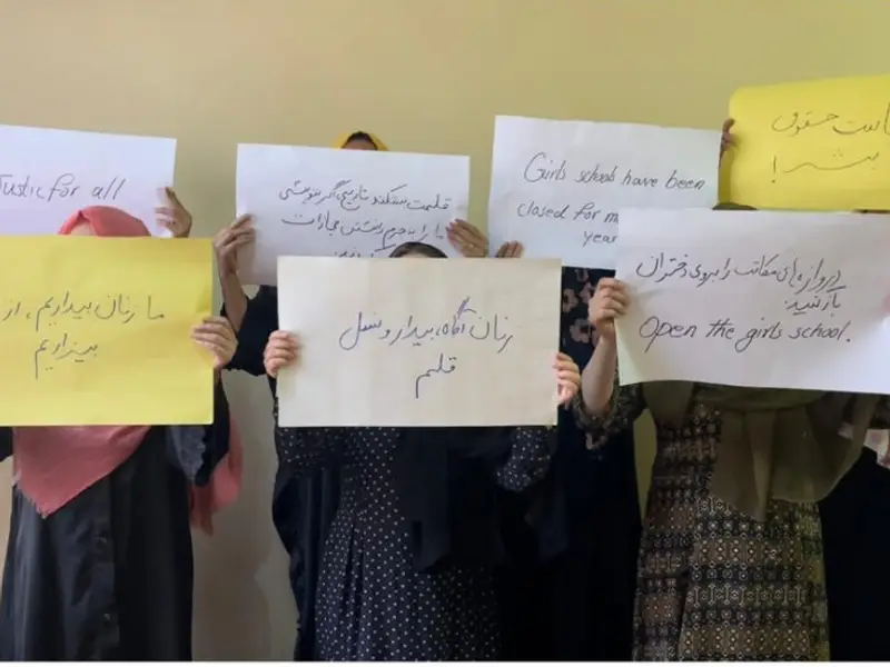 معترضې ښځې د طالبانو د بندیزونو له امله افغان مېرمنې له روحي او رواني