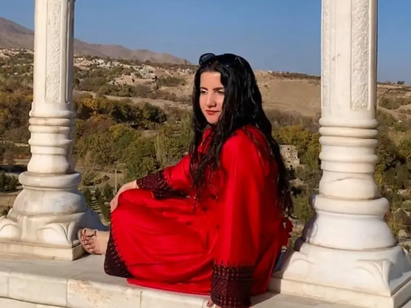 یک دختر افغان در امریکا پس از کشتن پدر خود و دو خویشاوندش خودکشی کرد